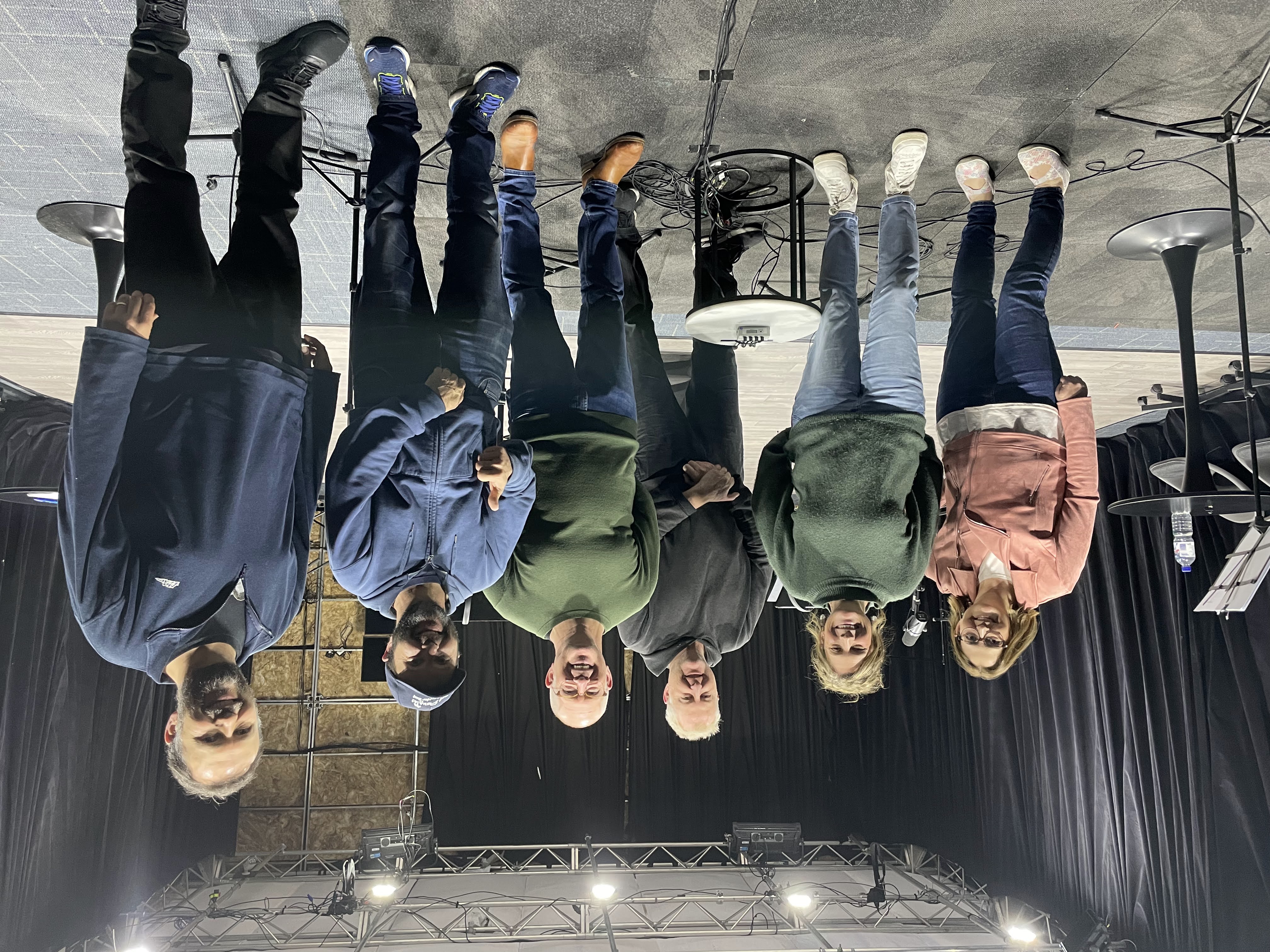 THE CAST – Elf Control